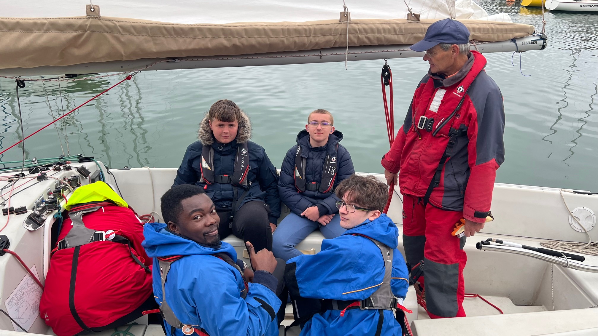 Broadlands Hall School Website – Working Today For A Brighter Tomorrow